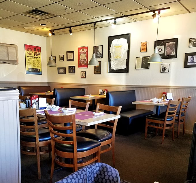 Where memories are made between bites—wooden booths, vintage memorabilia, and tables that have hosted first dates, family reunions, and everything between.