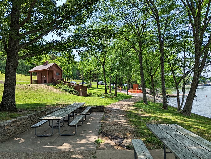 Picnic tables with million-dollar views! Peanut butter sandwiches taste inexplicably gourmet when enjoyed in this waterfront setting.