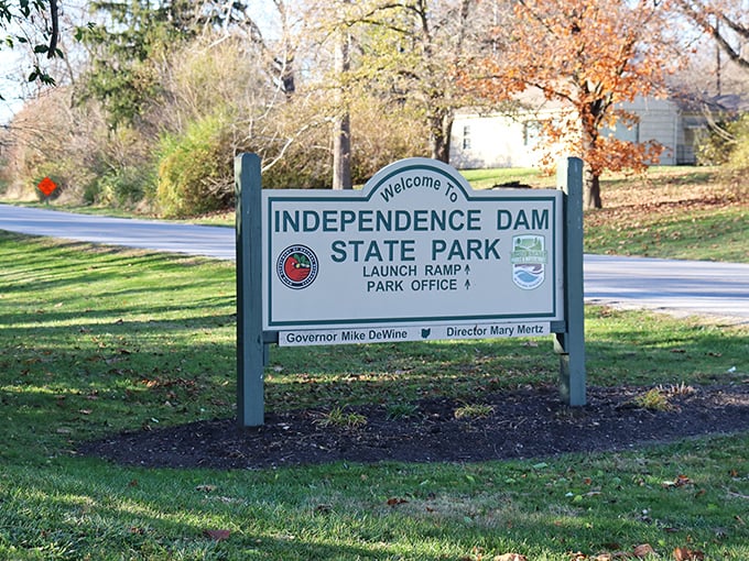 The welcome sign promises launch ramps and park offices, which is exactly the kind of low-key excitement that makes perfect weekend plans.