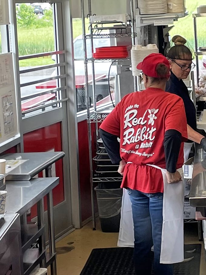 The red shirts aren't just uniforms—they're badges of honor worn by the keepers of burger tradition. These folks are culinary historians in aprons.