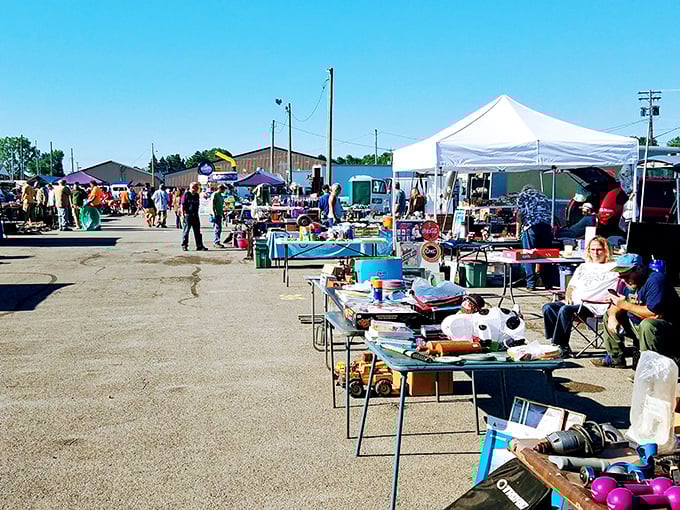 When vendors spread out like this, you know you're in for a serious day of exploration.