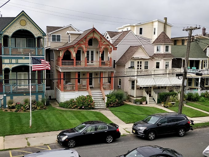 The second home on the right has been rocking that look since before your grandparents were born—and still pulls it off beautifully!