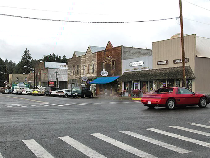 Roslyn's historic downtown looks like it's waiting for the "Northern Exposure" film crew to return. Those brick buildings have stories to tell!