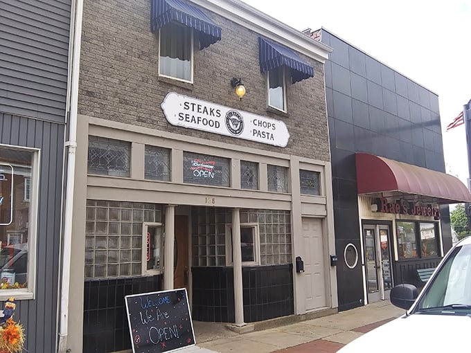Small-town charm meets big-city steak quality in this intimate Louisville dining gem.