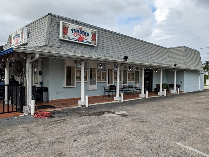 Twisted Lobster's humble facade is the culinary equivalent of Clark Kent's glasses—just hiding its superhero seafood powers.