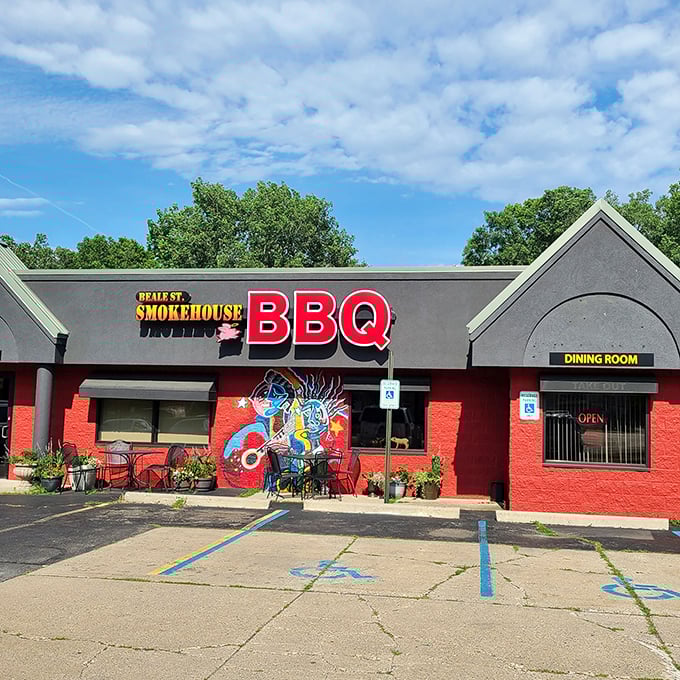 When your building looks this good, you know the barbecue inside lives up to expectations.