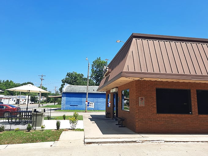 This unassuming spot proves that in Alabama, the best chicken often hides in plain sight, no fancy signage required.