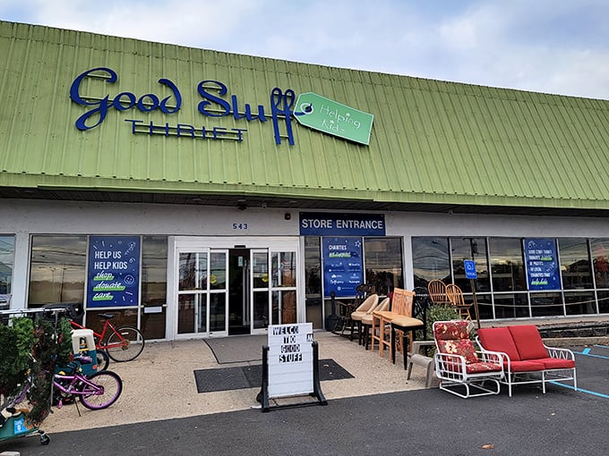 Sometimes the most welcoming thrift stores are the ones with friendly, colorful storefronts like this gem.