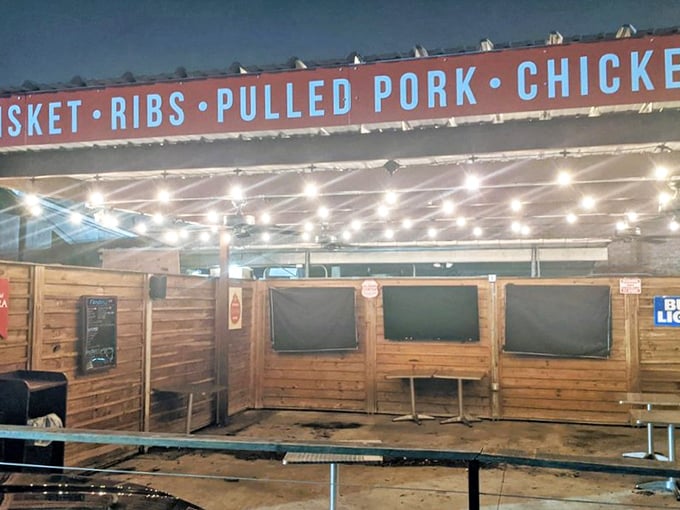 Their menu board proudly displays the barbecue essentials – a straightforward promise of meat mastery they absolutely deliver on.