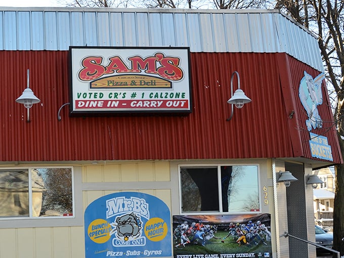 Classic signage, no-nonsense exterior – Sam's Pizza knows exactly what it is. A Cedar Rapids institution serving pizza that speaks for itself.