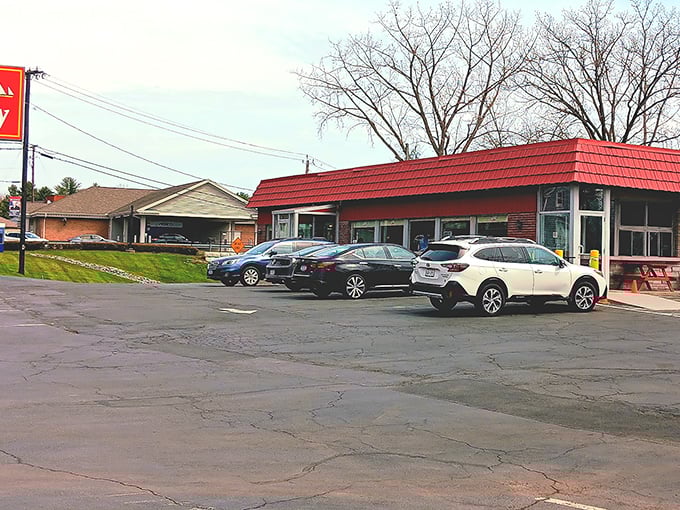 Red roof, full parking lot - the universal signs that locals have discovered something truly special inside.