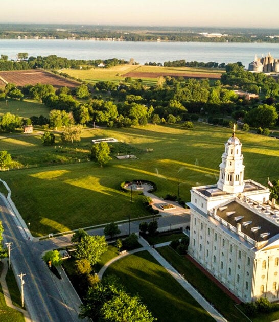 illinois dreamy river town ftr