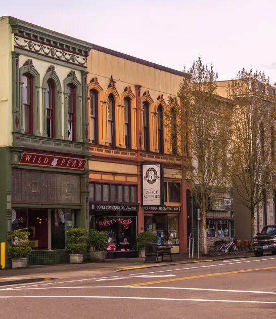 picturesque serene town oregon ftr