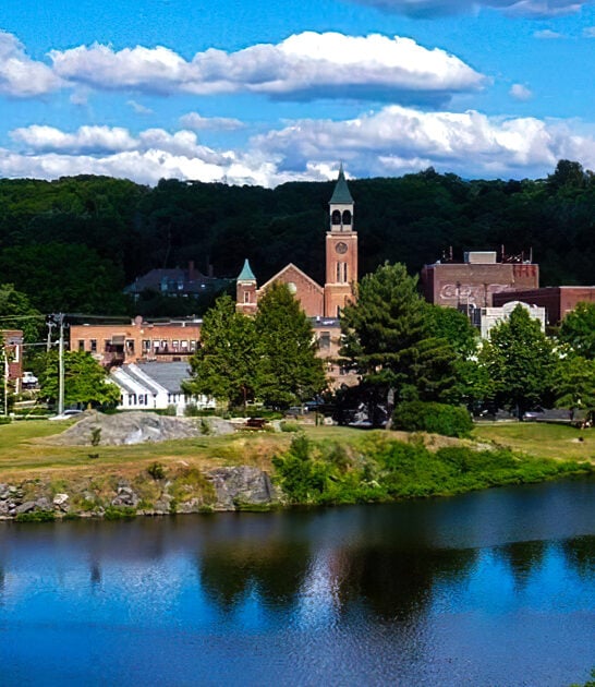 quaint river town connecticut ftr